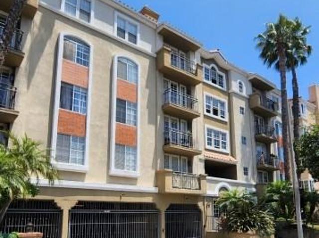 2 Bedroom Apartment for Rent at 328 South Cloverdale Avenue #106, Los Angeles, CA 90036 Mid City West