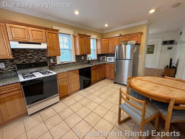 2 Bedroom Apartment for Rent at 32 Walnut St, Arlington, MA 02476 Brattle