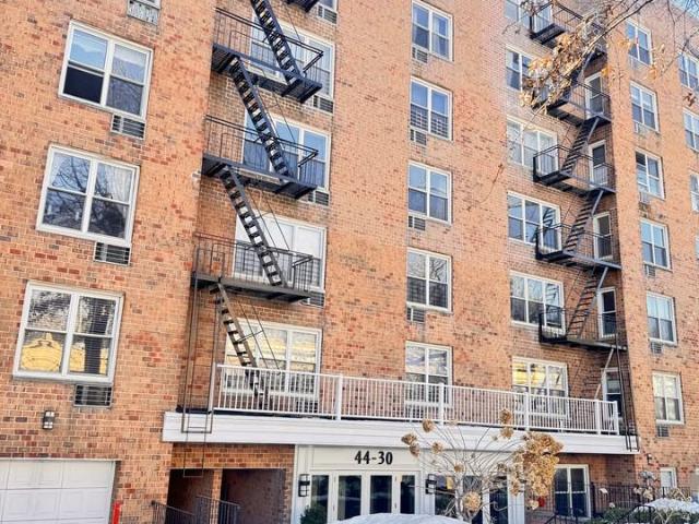 2 Bedroom Apartment for Rent at 44 30 Douglaston Parkway #2J, New York, NY 11363 Douglaston