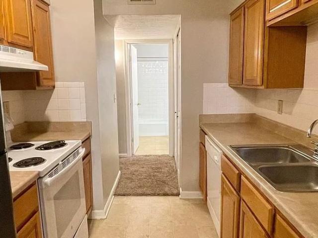 2 Bedroom Apartment for Rent at 4508 Landside Dr #12, Louisville, KY 40220