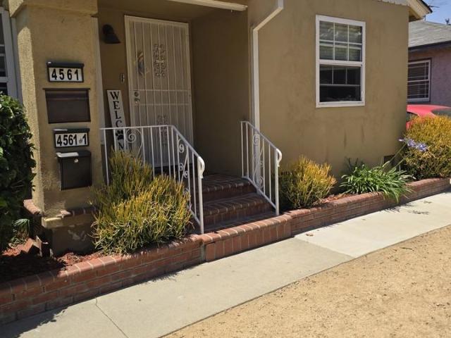 2 Bedroom Apartment for Rent at 4561 Adenmoor Ave #1, Lakewood, CA 90713 Lakewood Park