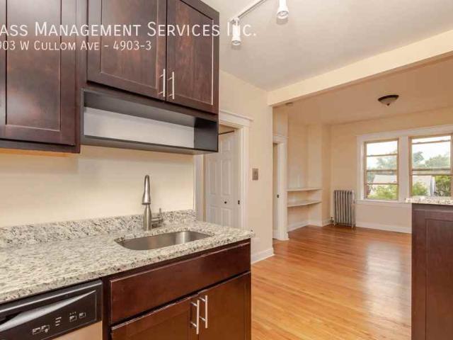 2 Bedroom Apartment for Rent at 4903 W Cullom Ave #4903 3, Chicago, IL 60641 Portage Park