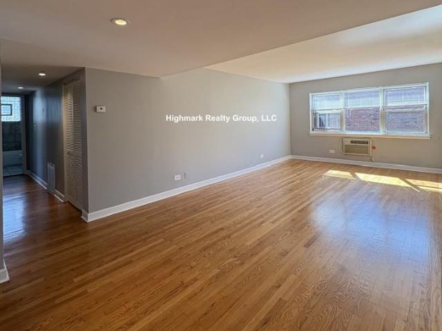 2 Bedroom Apartment for Rent at 4924 Mulford St #6E, Skokie, IL 60077