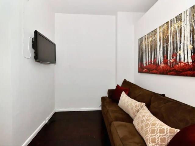2 Bedroom Apartment for Rent at 498 9th Ave #1323969P, New York, NY 10018 Garment District