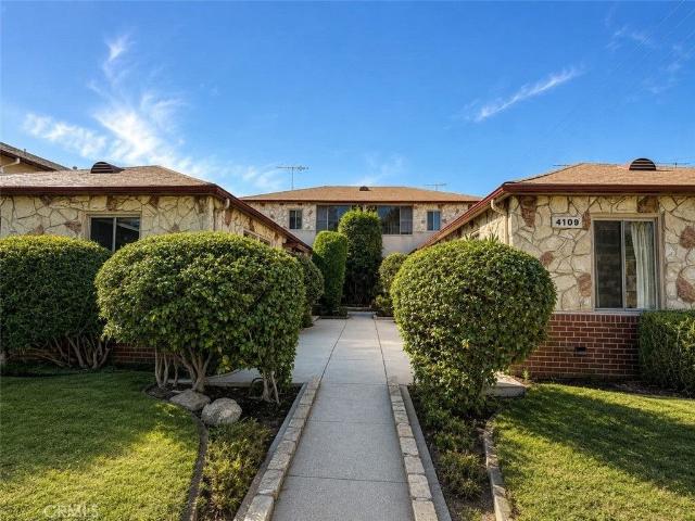 2 Bedroom Apartment for Rent at 4109 Warner Blvd, Burbank, CA 91505