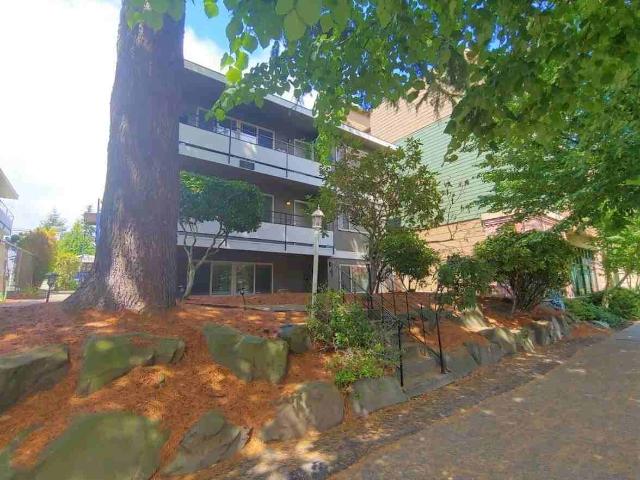 2 Bedroom Apartment for Rent at 4127 California Ave Sw Apt 4, Seattle, WA 98116 Junction