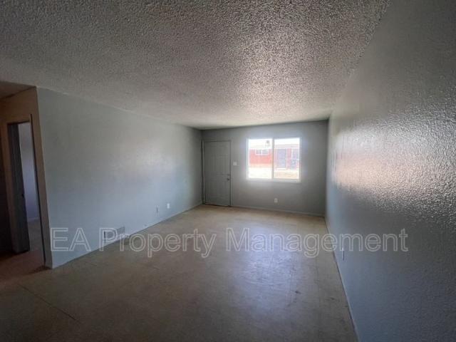 2 Bedroom Apartment for Rent at 423 Dallas St Se #3, Albuquerque, NM 87108 Trumbull Village
