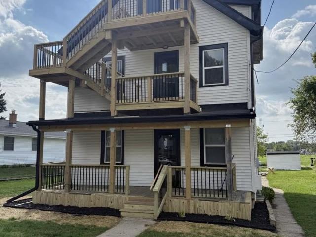 2 Bedroom Apartment for Rent at 423 Marion Ave #2, South Milwaukee, WI 53172