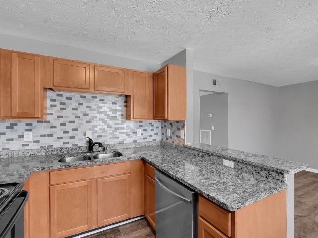 2 Bedroom Apartment for Rent at 4200 Medallion Ct #414, Louisville, KY 40219 Newburg