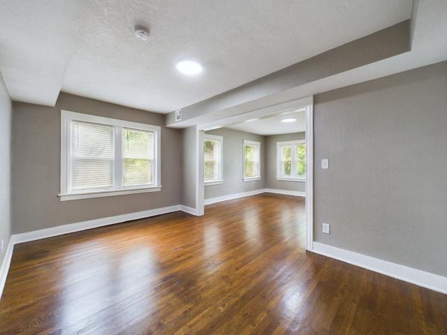 2 Bedroom Apartment for Rent at 4207 Kenwood Ave Apt 2s #2S, Kansas City, MO 64110 South Hyde Park