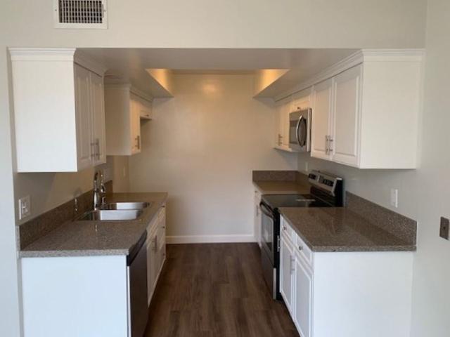2 Bedroom Apartment for Rent at 420 N Louise St, Glendale, CA 91206 City Center