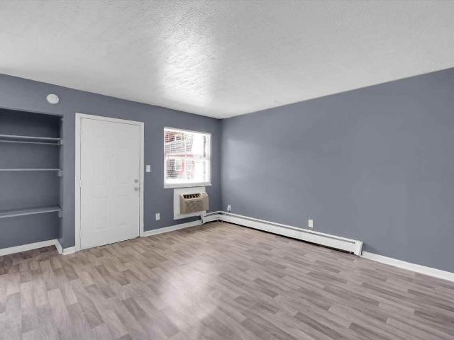 2 Bedroom Apartment for Rent at 421 Poplar Level Ct #302, Louisville, KY 40219 Newburg