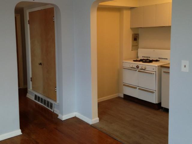2 Bedroom Apartment for Rent at 4233 Ridge Rd #7, Cleveland, OH 44144 Old Brooklyn