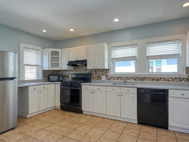 2 Bedroom Apartment for Rent at 43 Parmenter Rd #43, Waltham, MA 02453 South Side