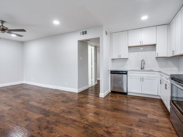 2 Bedroom Apartment for Rent at 5444 Gaston Ave #202, Dallas, TX 75214