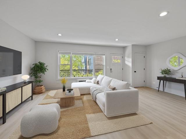 2 Bedroom Apartment for Rent at 5616 N Washtenaw Ave #203, Chicago, IL 60659 West Ridge