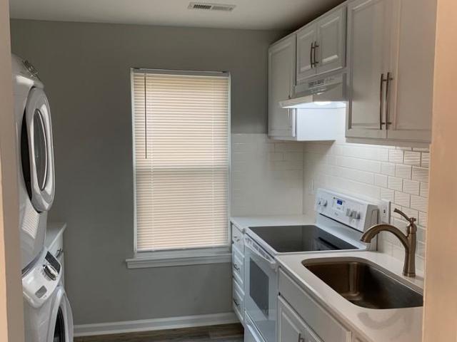 2 Bedroom Apartment for Rent at 581 E Lenoir St #B, Raleigh, NC 27601