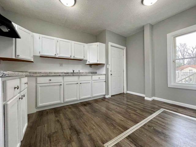 2 Bedroom Apartment for Rent at 587 Charles Ave, St. Paul, MN 55103 South Frogtown