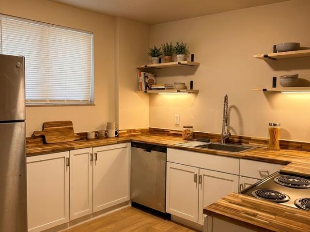 2 Bedroom Apartment for Rent at 5021 Jacksboro Pike #19, Knoxville, TN 37918