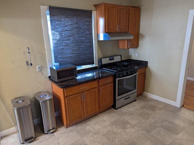 2 Bedroom Apartment for Rent at 516 Lewis St #516, Oakland, CA 94607 South Prescott
