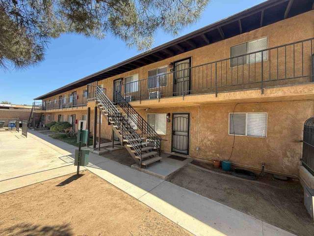 2 Bedroom Apartment for Rent at 524 E Avenue Q12 #16, Palmdale, CA 93550