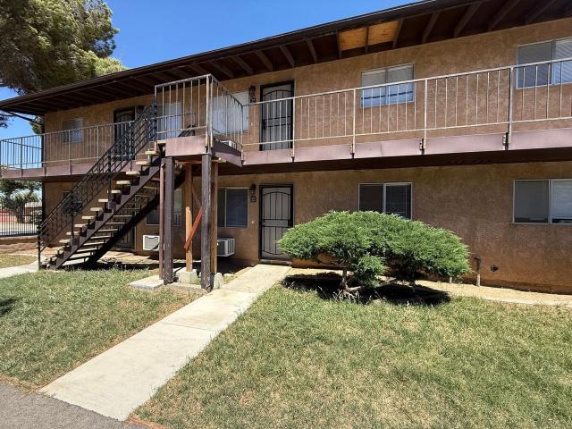 2 Bedroom Apartment for Rent at 524 E Avenue Q12 #22, Palmdale, CA 93550
