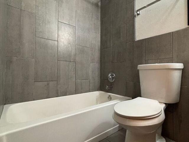 2 Bedroom Apartment for Rent at 6761 W 37th Pl #7, Wheat Ridge, CO 80033 Barths