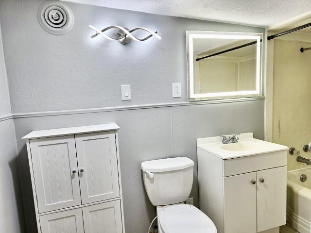 2 Bedroom Apartment for Rent at 68 La Force Pl #U, Buffalo, NY 14207 Military