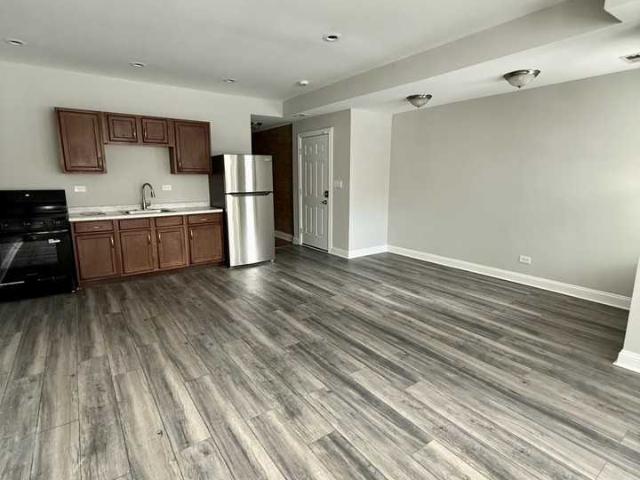 2 Bedroom Apartment for Rent at 6913 S Paxton Ave #3, Chicago, IL 60649 South Shore