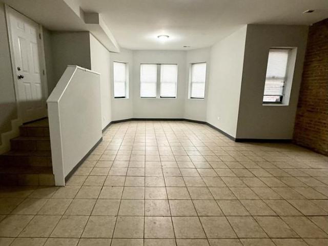 2 Bedroom Apartment for Rent at 6917 S Paxton Ave #G, Chicago, IL 60649 South Shore