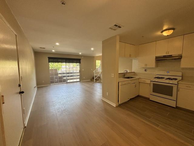 2 Bedroom Apartment for Rent at 6924 Vesper Avenue, Los Angeles, CA 91405 Van Nuys
