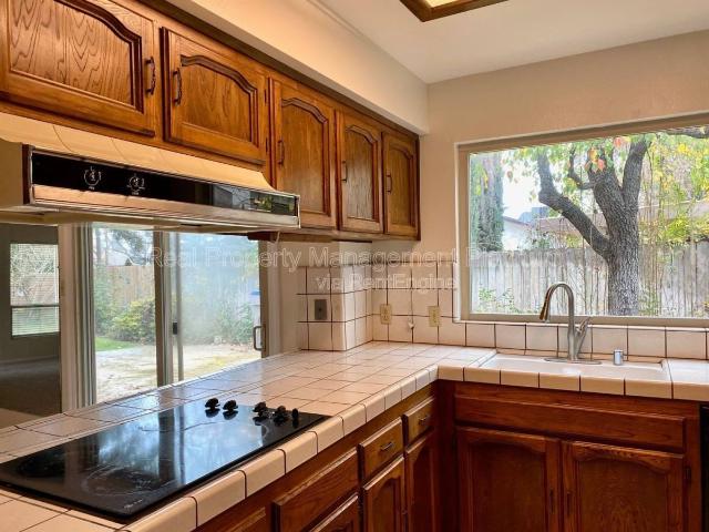 2 Bedroom Apartment for Rent at 6141 N W Ave #102, Fresno, CA 93711 Van Ness Extension