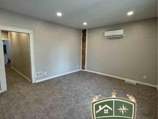 2 Bedroom Apartment for Rent at 624 Walnut St #1, Fort Wayne, IN 46802 Poplar