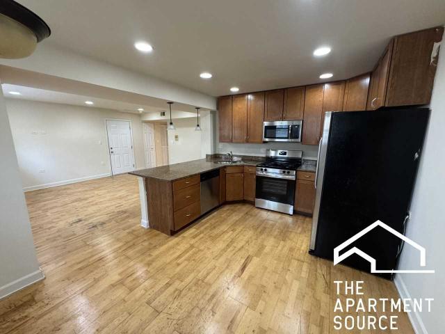 2 Bedroom Apartment for Rent at 6305 N Francisco Ave #GDN, Chicago, IL 60659 West Ridge