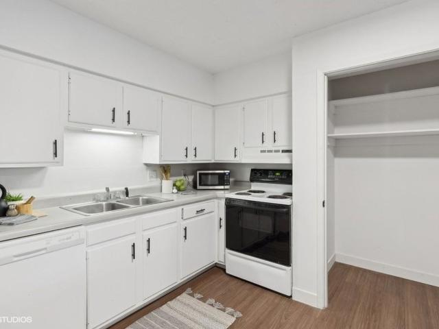 2 Bedroom Apartment for Rent at 6319 Hickman Road #14, Des Moines, IA 50322 Merle Hay