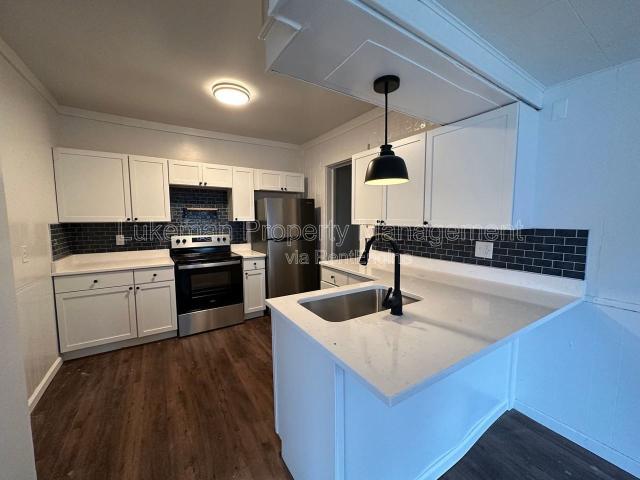 2 Bedroom Apartment for Rent at 714 Village St #2, Kalamazoo, MI 49008 Vine