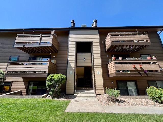 2 Bedroom Apartment for Rent at 7150 W 20th Ave #104, Lakewood, CO 80214 Edgewood