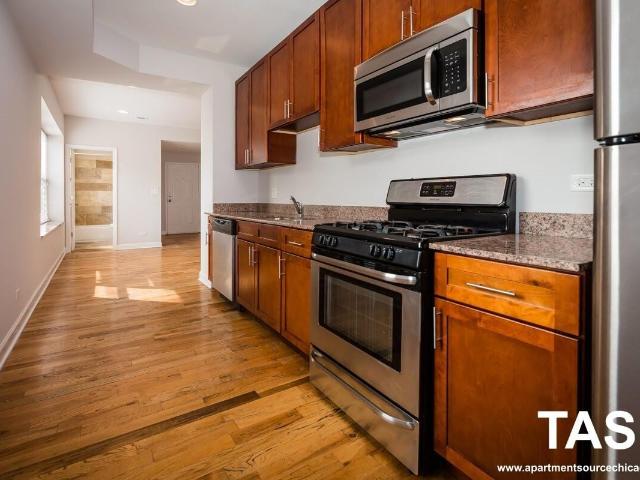 2 Bedroom Apartment for Rent at 7225 N Rogers Ave #3, Chicago, IL 60645 Rogers Park