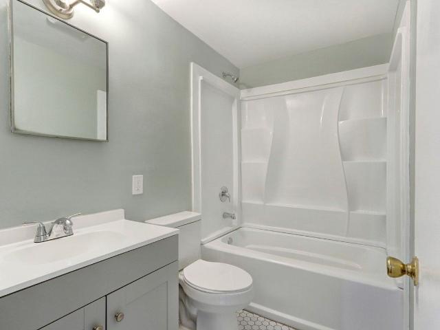 2 Bedroom Apartment for Rent at 737 E Gwinnett St #D, Savannah, GA 31401 Eastside