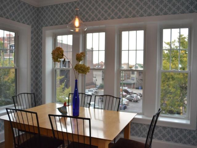 2 Bedroom Apartment for Rent at 735 W Belmont Ave #3F, Chicago, IL 60657 Lakeview