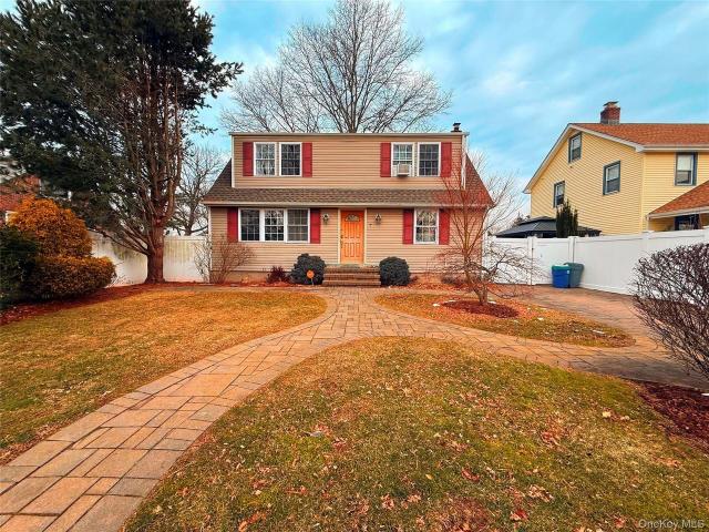 2 Bedroom Apartment for Rent at 7 Grange St, Greenlawn, NY 11743 Greenlawn