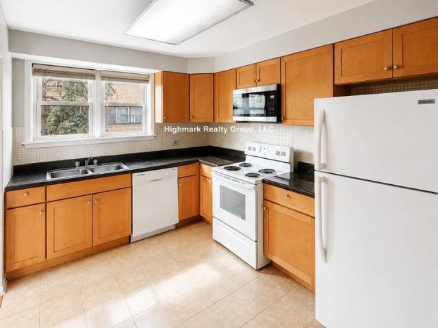 2 Bedroom Apartment for Rent at 8644 Skokie Blvd #300, Skokie, IL 60077