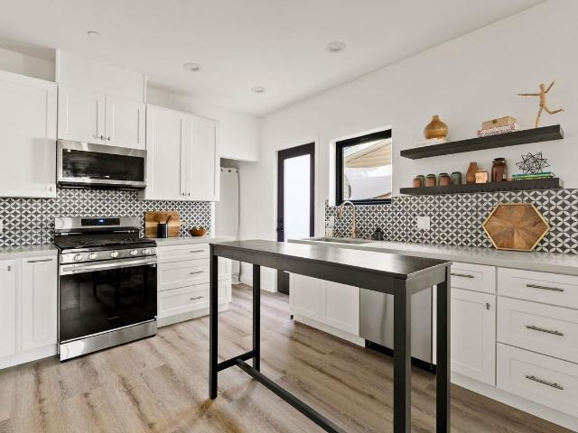 2 Bedroom Apartment for Rent at 8929 Hubbard St, Culver City, CA 90232 Lucerne Higuera