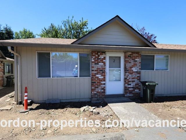 2 Bedroom Apartment for Rent at 8960 Se Tolbert St #2, Gladstone, OR 97015 Clackamas