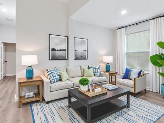 2 Bedroom Apartment for Rent at 813 W 9th St, Dallas, TX 75208