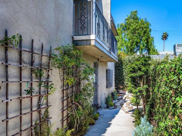 2 Bedroom Apartment for Rent at 815 Broadway St #1, Los Angeles, CA 90291 Venice