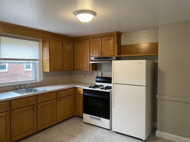 2 Bedroom Apartment for Rent at 81 Fuller St #3, Newton, MA 02453 West Newton