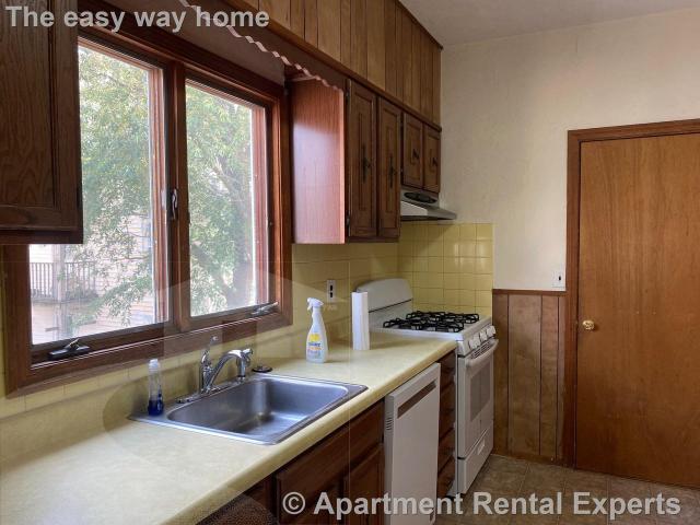 2 Bedroom Apartment for Rent at 96 Capen St #2, Medford, MA 02155 Medford Hillside
