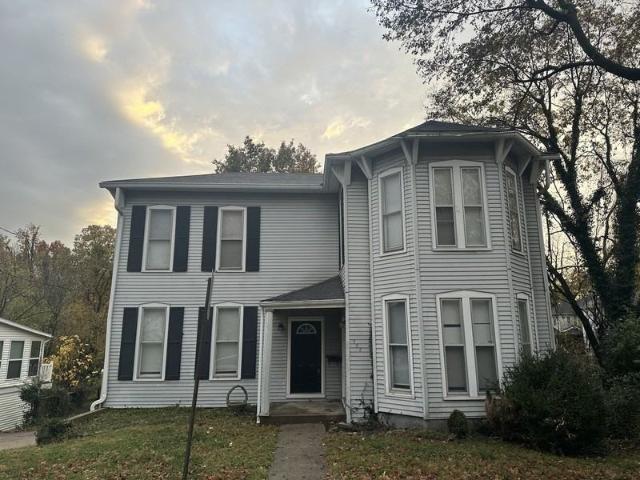 2 Bedroom Apartment for Rent at 902 State St, Alton, IL 62002 Alton