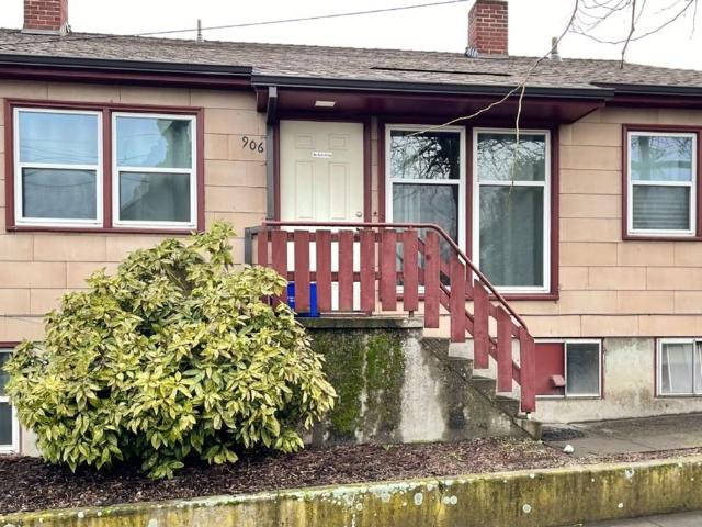 2 Bedroom Apartment for Rent at 906 Union St, The Dalles, OR 97058